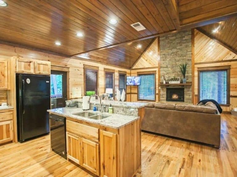 18 Beautiful Broken Bow Cabins with Hot Tubs