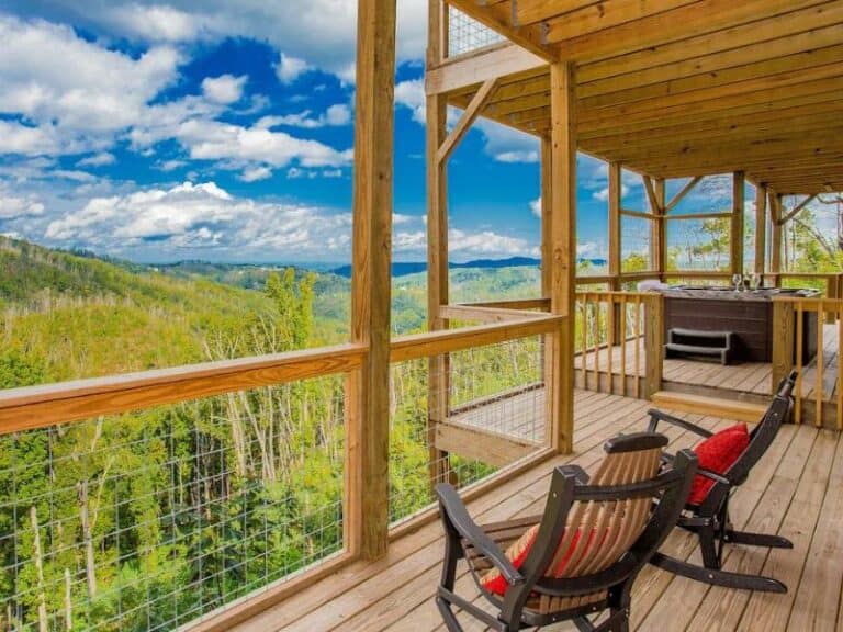 14 Best Large Cabins in Gatlinburg for Groups